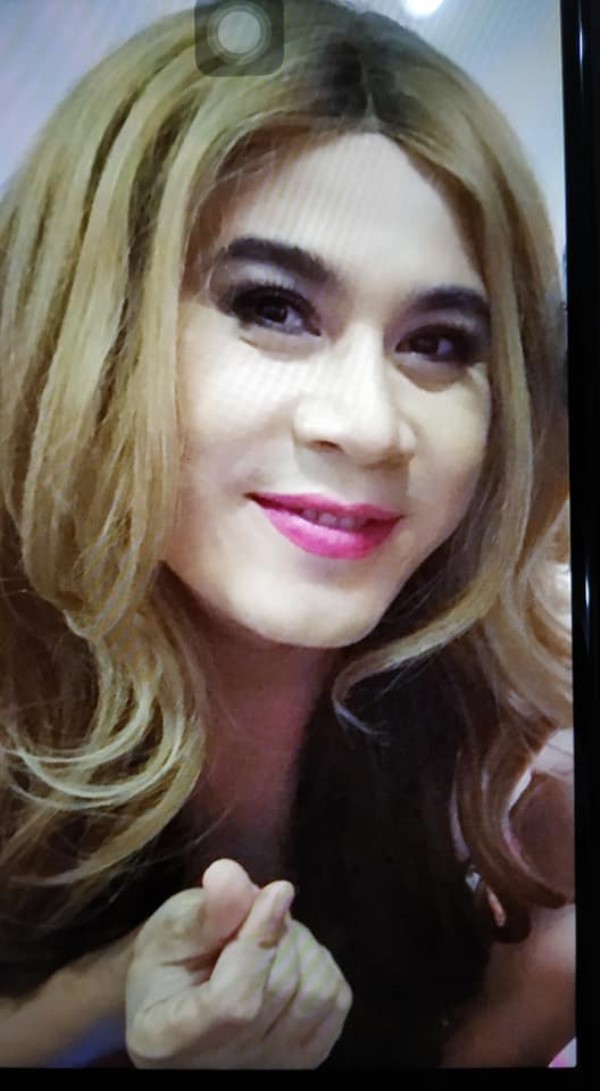 ရောင်စုံကလပ်ထဲမှာ Sexy ကျကျဖက်ရှင်နဲ့ အပြတ်တွေကဲနေတဲ့ ပြည်သူ့အချစ်တော် မမတိုး Myanmarload 
