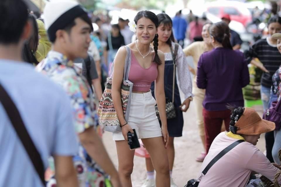 នេះជាចរិតពិត ព្រះកាយច័ន្ទ នៅក្រៅរួសរាយដាក់ហ្វេនៗខ្លាំង មើលរូបនេះបានដឹង ...