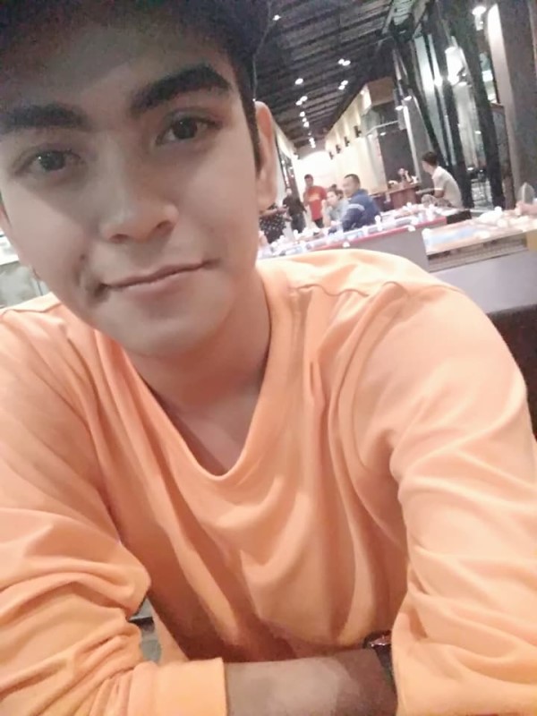 နာမည်ကြီးကုလားသီချင်းလေး နဲ့ ခေါင်းလေးခါခါပြီး ဆော့ကစားထားတဲ့ ဟဲဗီးဖ ...