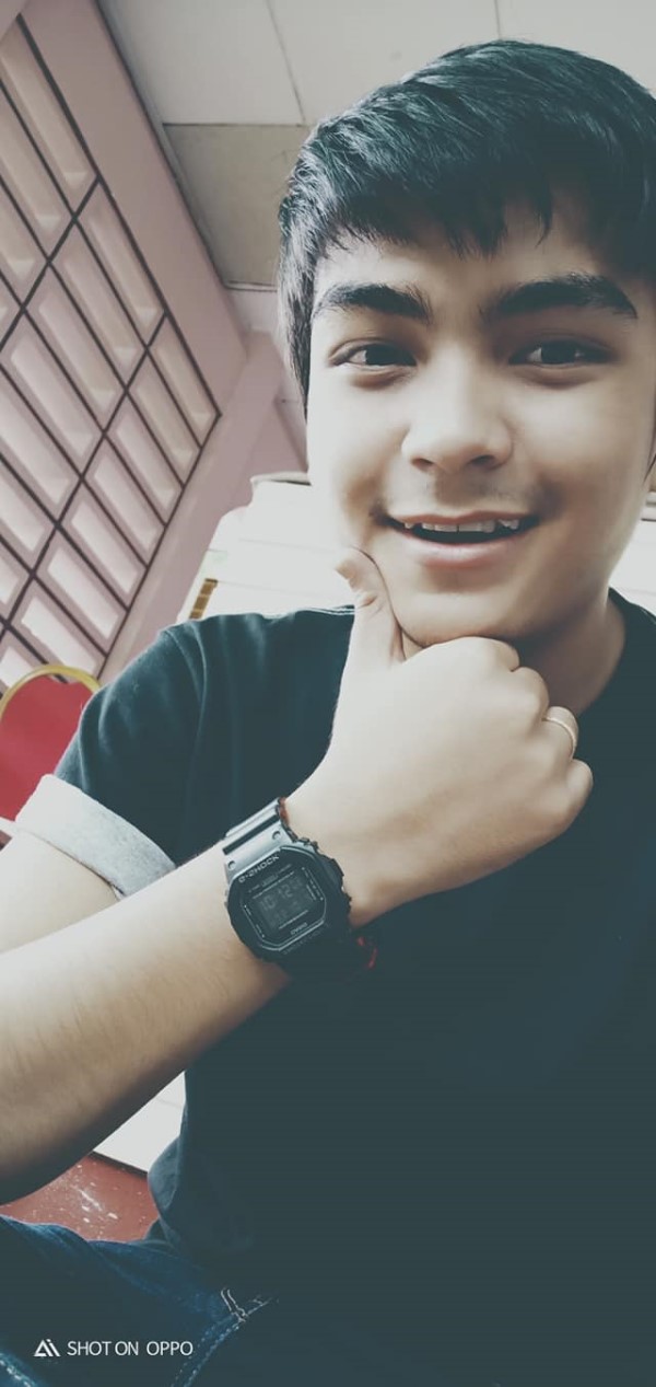 နာမည်ကြီးကုလားသီချင်းလေး နဲ့ ခေါင်းလေးခါခါပြီး ဆော့ကစားထားတဲ့ ဟဲဗီးဖ ...